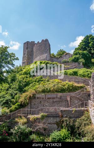 The Keep of Lewes Castle with a flint built walkway - Lewes, East ...