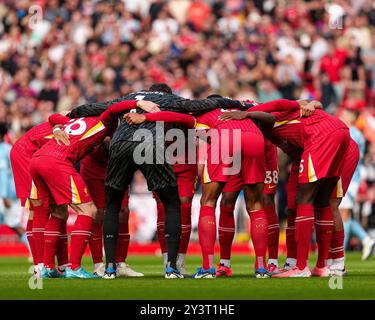 Liverpool's players in a huddle before the Barclays Women's Super ...