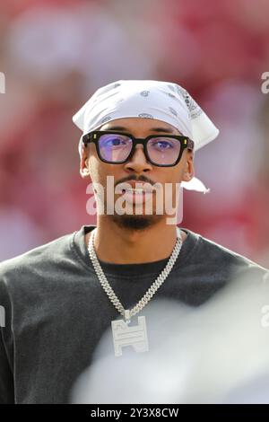 Charlotte Hornets guard Nick Smith Jr. looks to shoot during the first ...