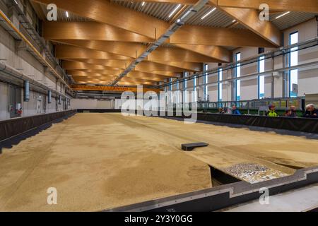Hydraulic Engineering Laboratory River Lab of the Universität für ...