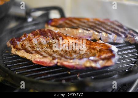 beef stake on a griddle hot plate pan Stock Photo - Alamy