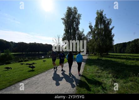 Cologne, Germany. 15th Sep, 2024. A rower does his laps on Denksteines ...