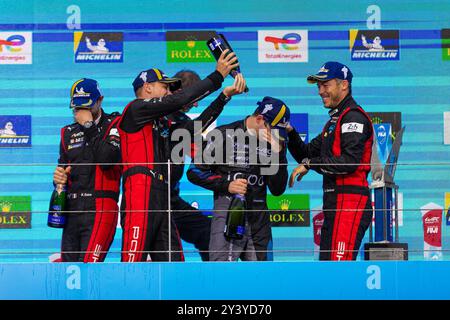 #15 BMW M Team WRT - BMW M Hybrid V8: Kevin Magnussen, Raffaele ...