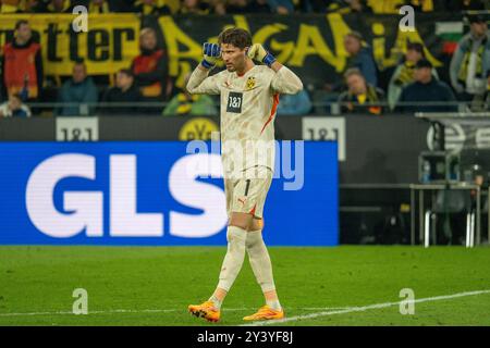 Gregor Kobel (Borussia Dortmund 09, #01) pariert den Torschuss von Oleksandr Zubkov (Schachtar ...