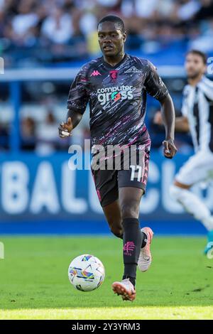 Emmanuel Gyasi controls the ball during Serie A football match between ...