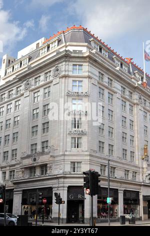 Strand Palace Hotel entrance, London Stock Photo - Alamy