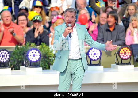 ZDF - Fernsehgarten. Sänger Patrick Lindner während der ZDF ...