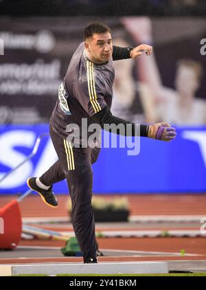 Leonardo Fabbri of Italy with his Diamond League Trophy for 2024 at the ...