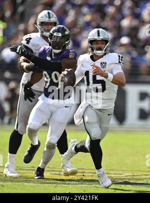 Las Vegas Raiders quarterback Gardner Minshew (15) throws under ...