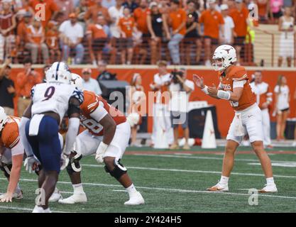 Texas quarterback Arch Manning plays druing an NCAA college football ...