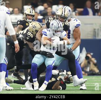 Dallas Cowboys running back Deuce Vaughn (42) carries the ball during a ...