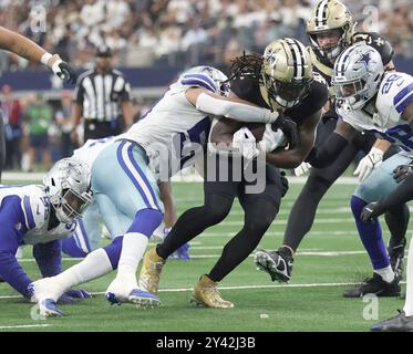 Dallas Cowboys linebacker Eric Kendricks (50) lines up on defense ...
