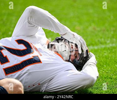 Denver Broncos cornerback Riley Moss (21) warms up during Back Together ...