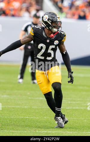 Pittsburgh Steelers safety Deshon Elliott arrives prior to the start of ...