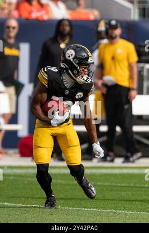 Pittsburgh Steelers wide receiver Calvin Austin III (19) runs after a ...