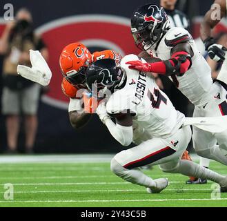 Chicago Bears running back D'Andre Swift (4) celebrates after scoring a ...