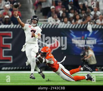 Houston Texans defensive end Darrell Taylor (52) lines up against the ...