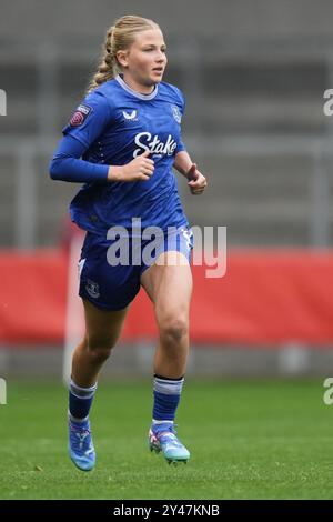 4, Issy Hobson of Everton on the ball during the Adobe Women's FA Cup ...