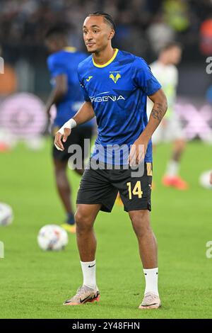 Dailon ROCHA LIVRAMENTO of Hellas Verona and Timothy WEAH of Juventus ...