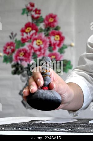 (240917) -- LUOYANG, Sept. 17, 2024 (Xinhua) -- Qian Xiayu makes a ...