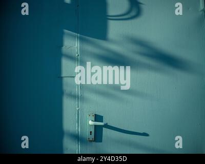 SHADOWS SHAPES OBJECTS COLOUR OBSCURE ITEMS Stock Photo - Alamy