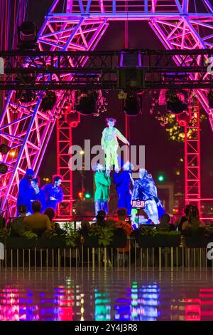 The Giant and the Giant Art Ring, Montreal, PQ, Canada Stock Photo - Alamy