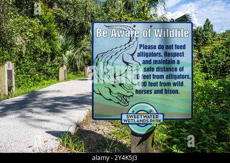 Florida alligator warning sign Stock Photo - Alamy