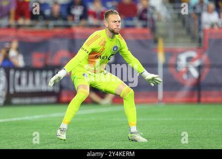 CF Montréal goalkeeper Jonathan Sirois, left, deflects the ball in ...