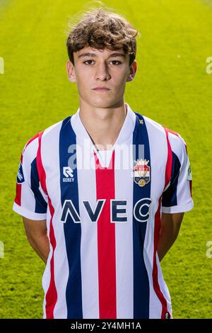 TILBURG - (l-r) Jens Mathijsen of Willem II, Mika Godts of Ajax during ...