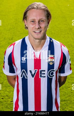 TILBURG - Jesse Bosch of Willem II (m) celebrates the 1-1 during the ...