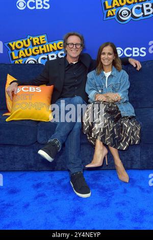 Mike Benson mit Ehefrau Rebecca beim CBS Event You re Laughing at CBS ...