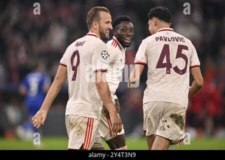 Goal celebration Aleksandar PAVLOVIC (Bayern Munich) with Lennart KARL ...
