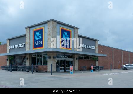 An Aldi store in Pearland, Texas, USA Stock Photo - Alamy