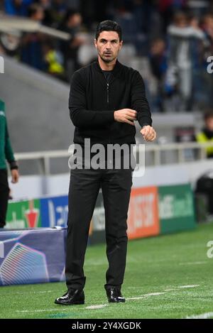 Mikel Arteta Head Coach of Arsenal FC looks on during the Arsenal FC ...