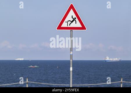 Traffic sign Caution cliffs danger of falling Stock Photo - Alamy