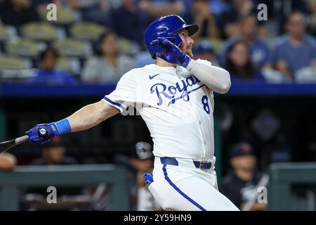 Detroit Tigers' Robbie Grossman (8) bats against the Chicago White Sox ...