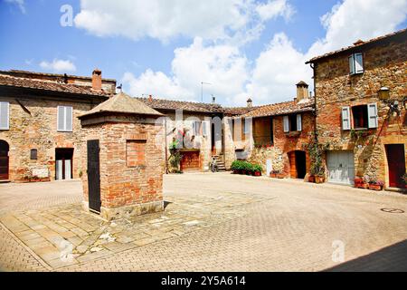 Medieval Murlo Castle, Siena Province, Tuscany, Italiy Stock Photo - Alamy