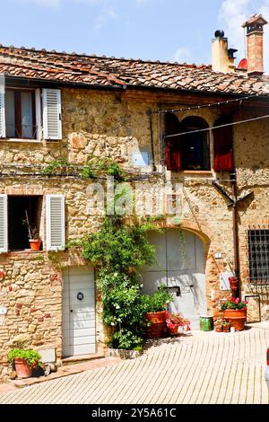 Medieval Murlo Castle, Siena Province, Tuscany, Italiy Stock Photo - Alamy
