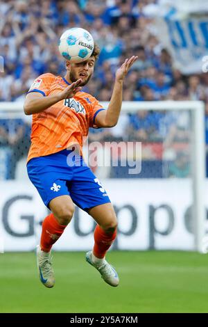 Killian Corredor (SV Darmstadt 98, #34) auf dem zum Duesseldorfer Tor ...