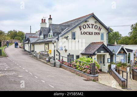Foxton Locks Inn by the lowest lock at Foxton locks on the Grand Union ...
