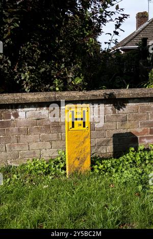 Fire hydrant sign on wall, UK Stock Photo - Alamy