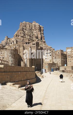 Shibam village street in yemen Stock Photo - Alamy