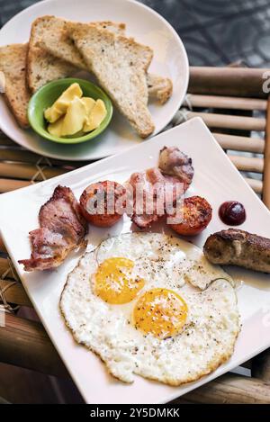 Traditional classic english british fried breakfast with eggs bacon ...