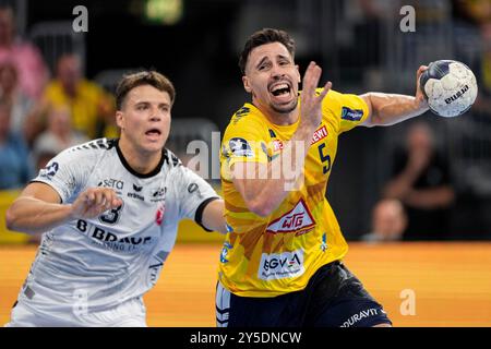 Aaron Mensing (MT Melsungen #33), GER, MT Melsungen - RK Vojvodina (SER ...