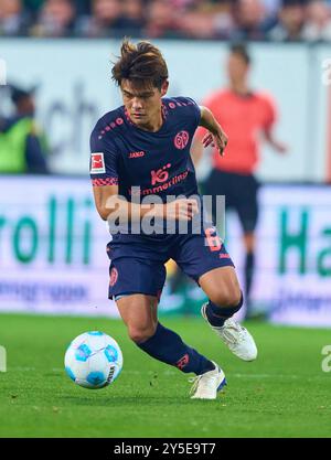 Kaishu Sano (1. FSV Mainz 05) mit Ball; Freisteller Spiel vom 21 ...