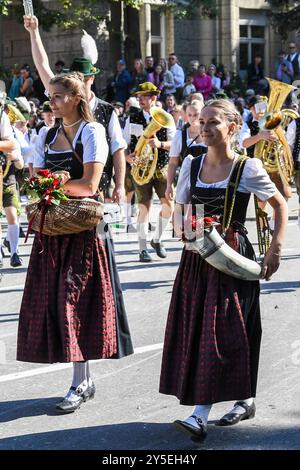Oktoberfest - Festwagen Hofbräu Festzelt beim Wiesn-Einzug der ...