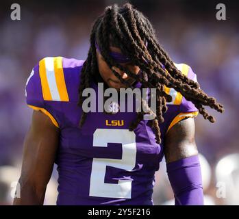 Safety Jardin Gilbert (LSU Tigers, #02) reaches out to tackle wide ...