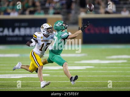 North Texas wide receiver Wyatt Young (10) celebrates the touchdown by ...