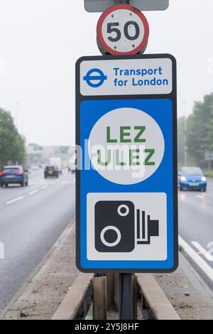 TFL's LEZ and ULEZ traffic sign with symbol camera icon for catching ...