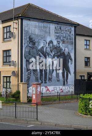 A view of murals in the Bogside area of Derry Stock Photo - Alamy